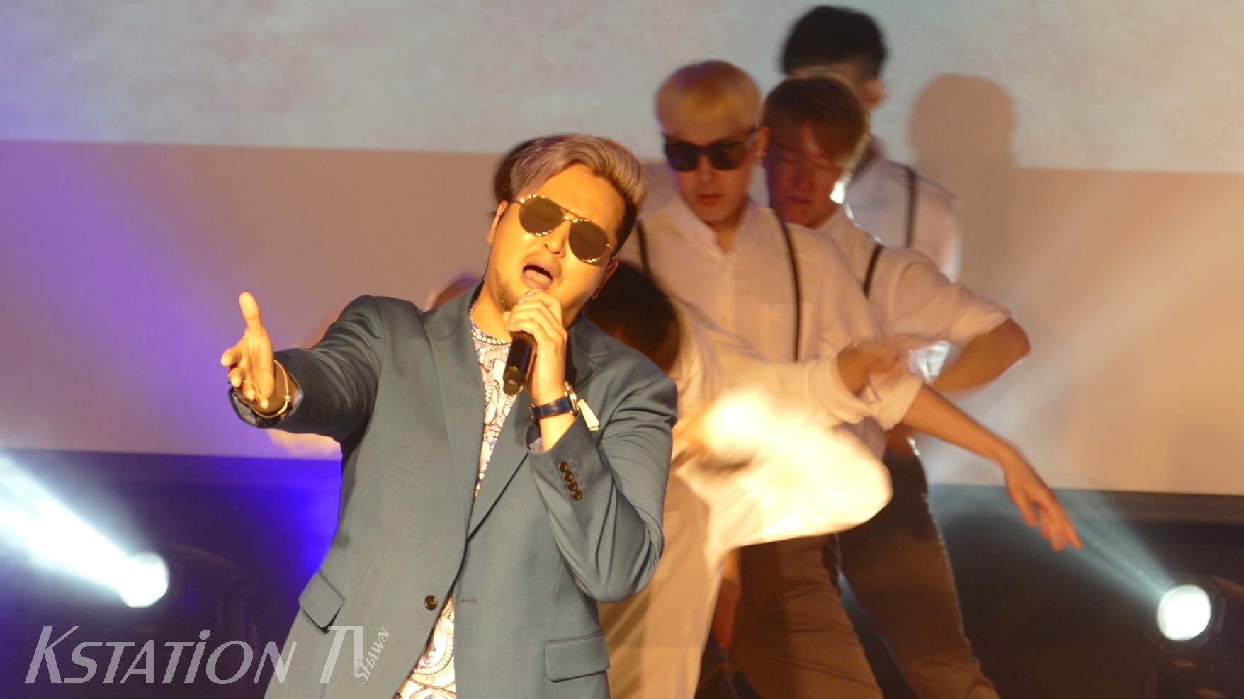 KIM TAE WOO : Un showcase dynamique et frais. – KSTATION TV