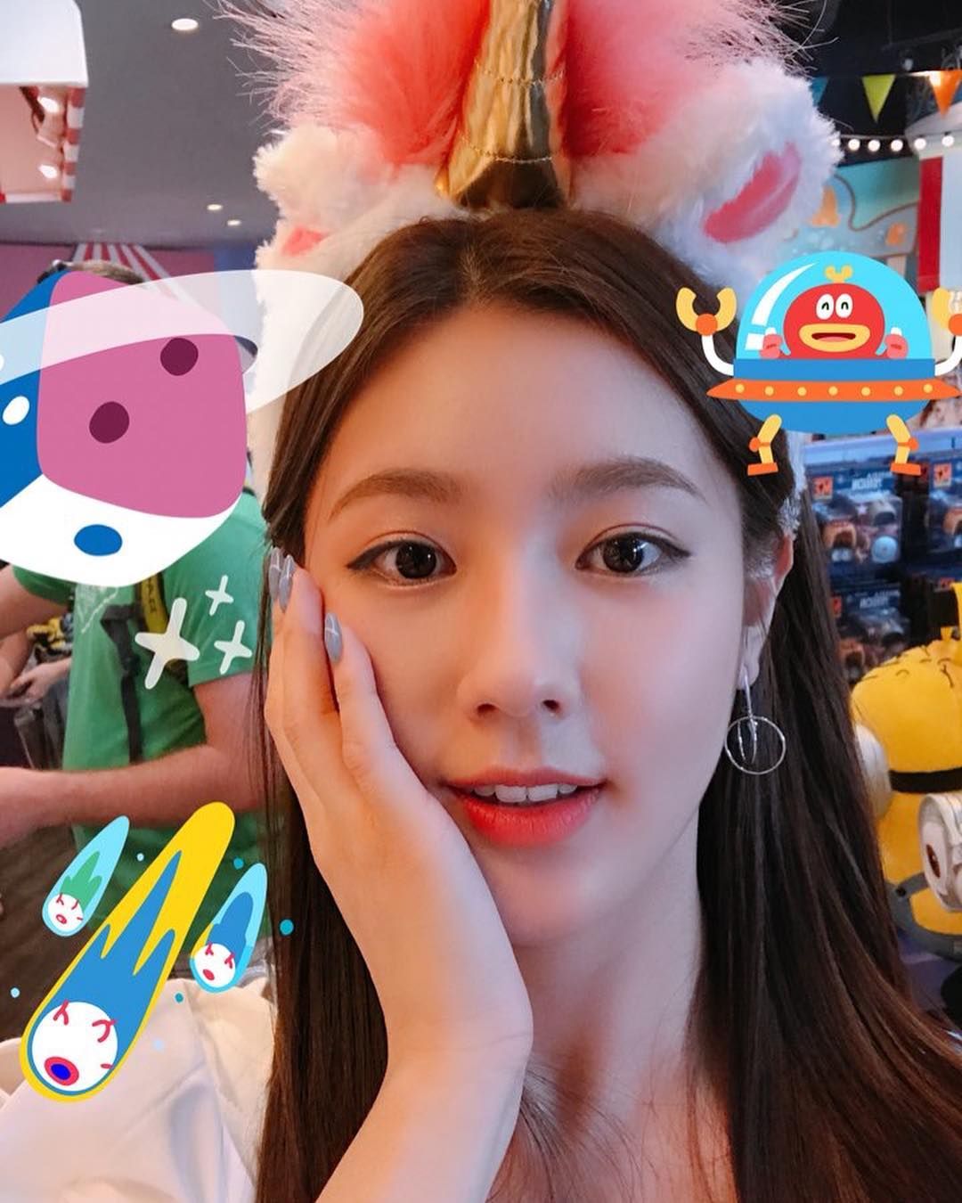 G I-DLE MIYEON (2) – KSTATION TV