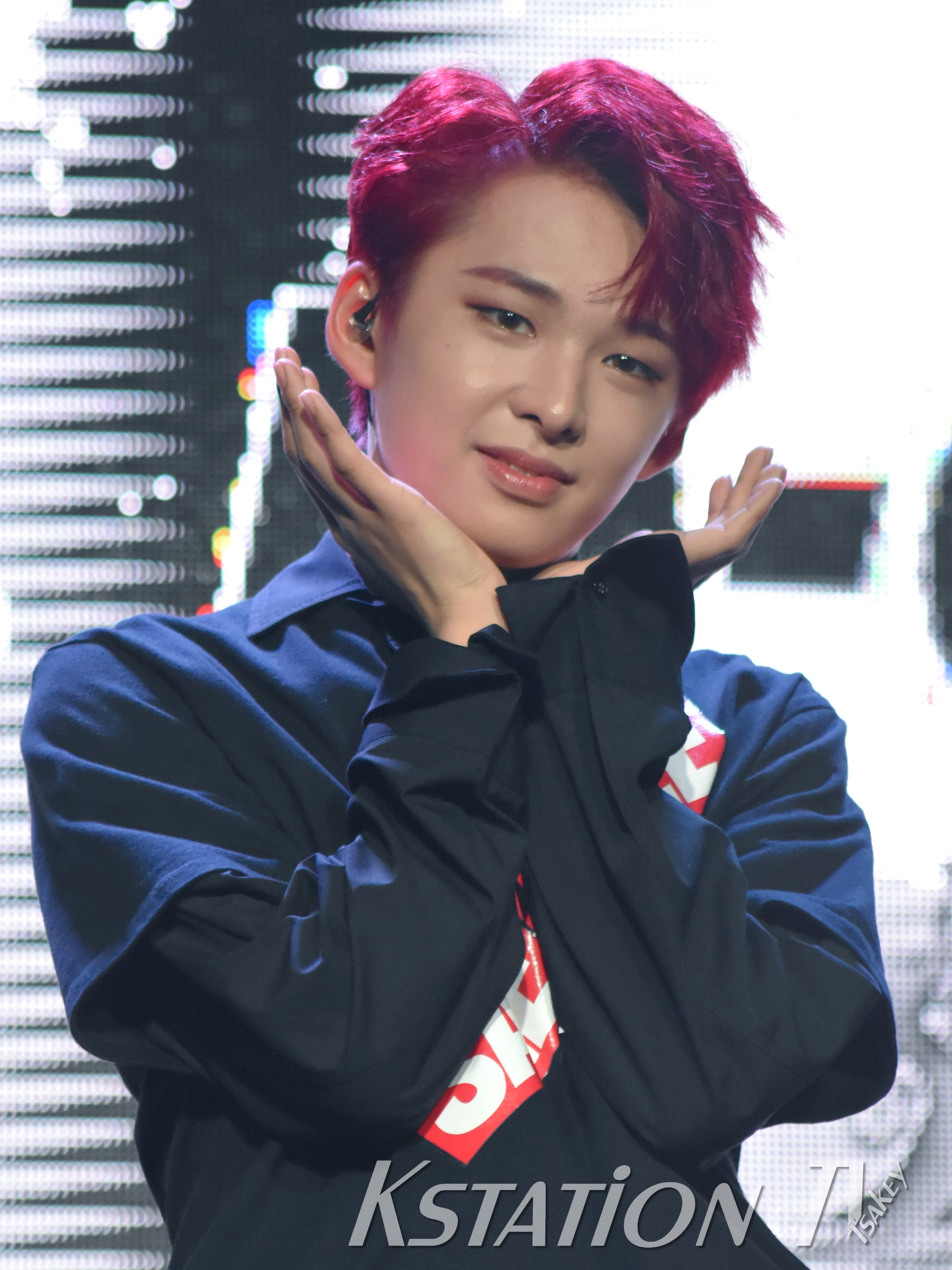 DCRUNCH DYLAN showcase press @muvhall 181112 (825) – KSTATION TV