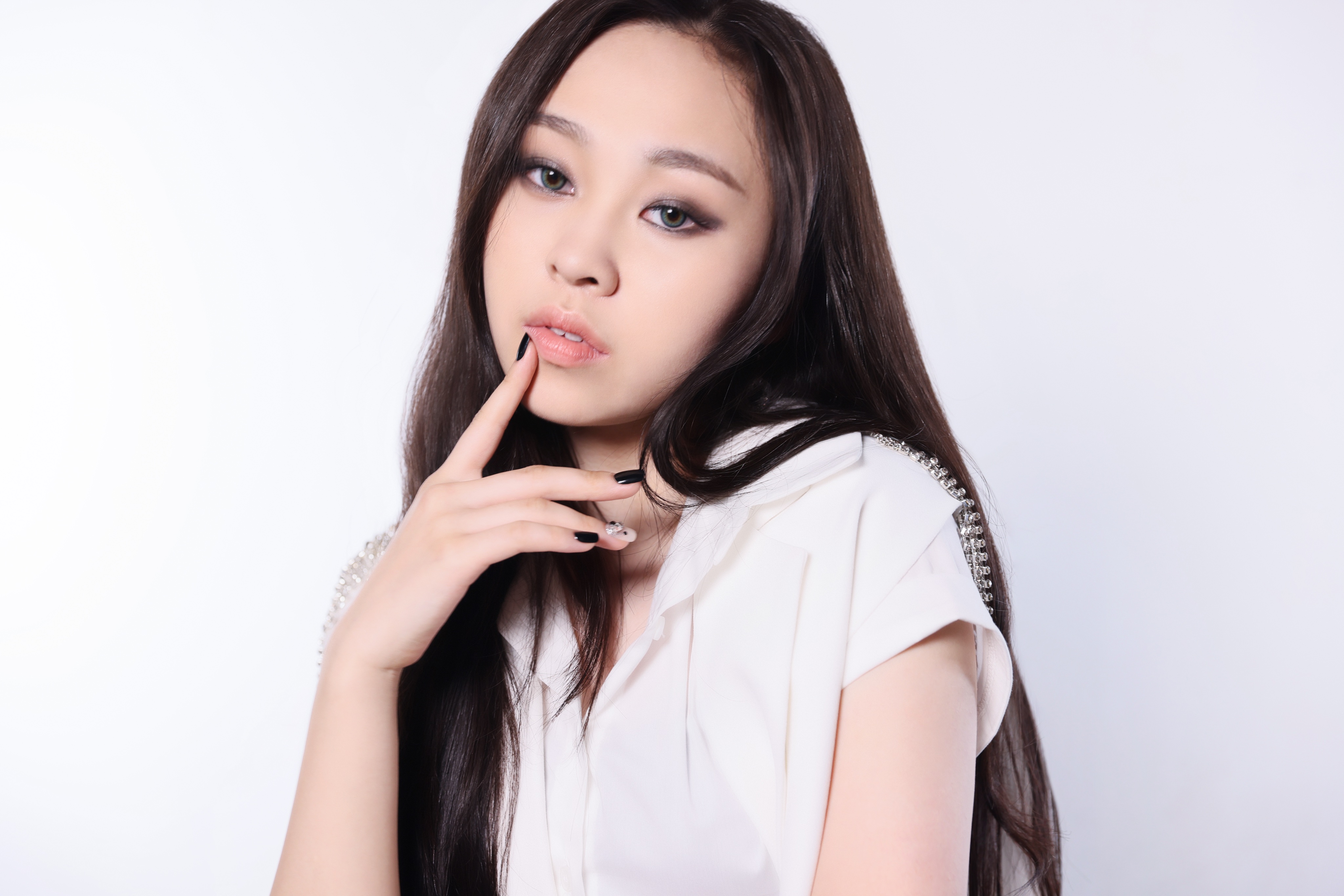 QUEENZ EYE – JENNA – KSTATION TV