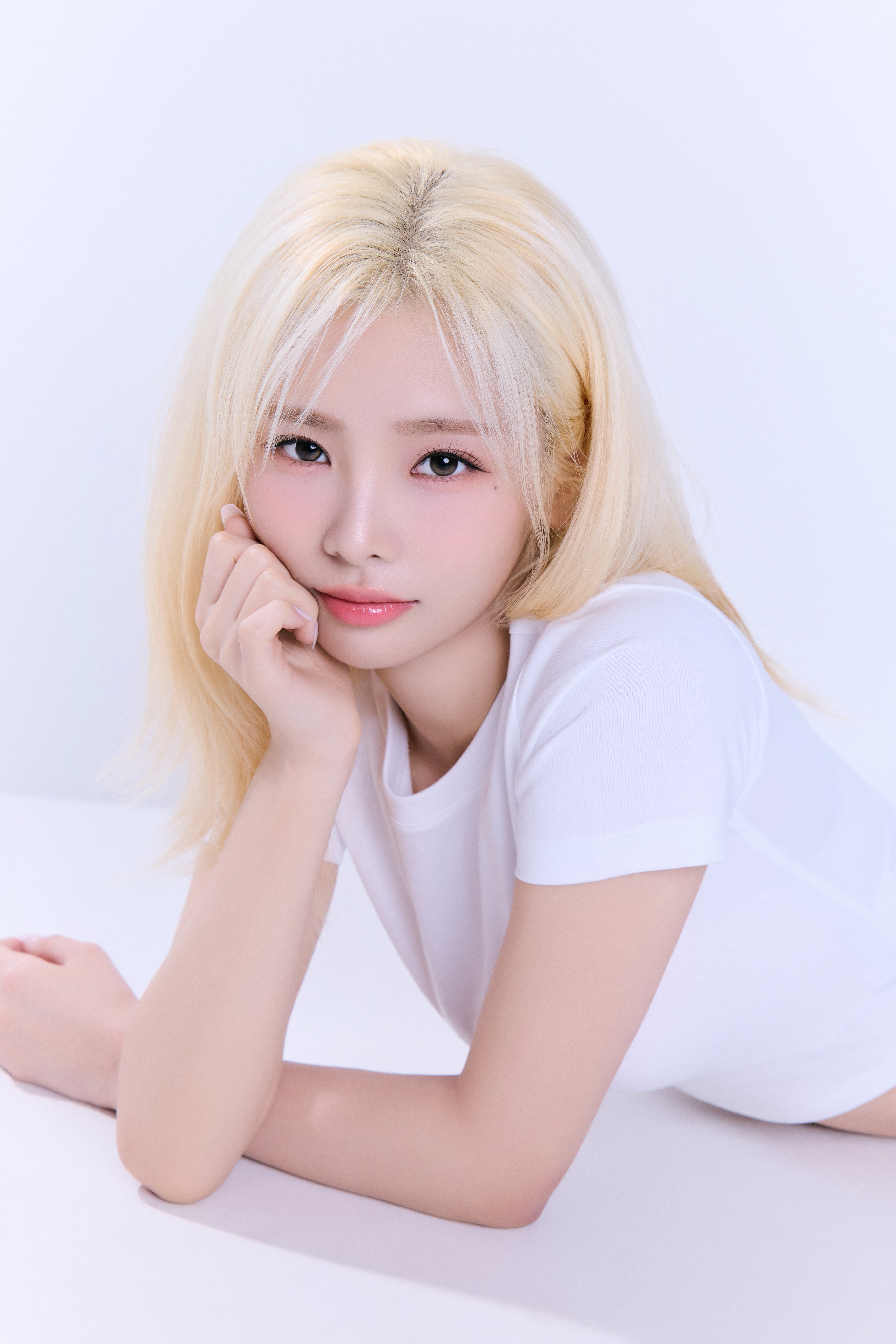 QUEENZ EYE – AH YOON 2 – KSTATION TV